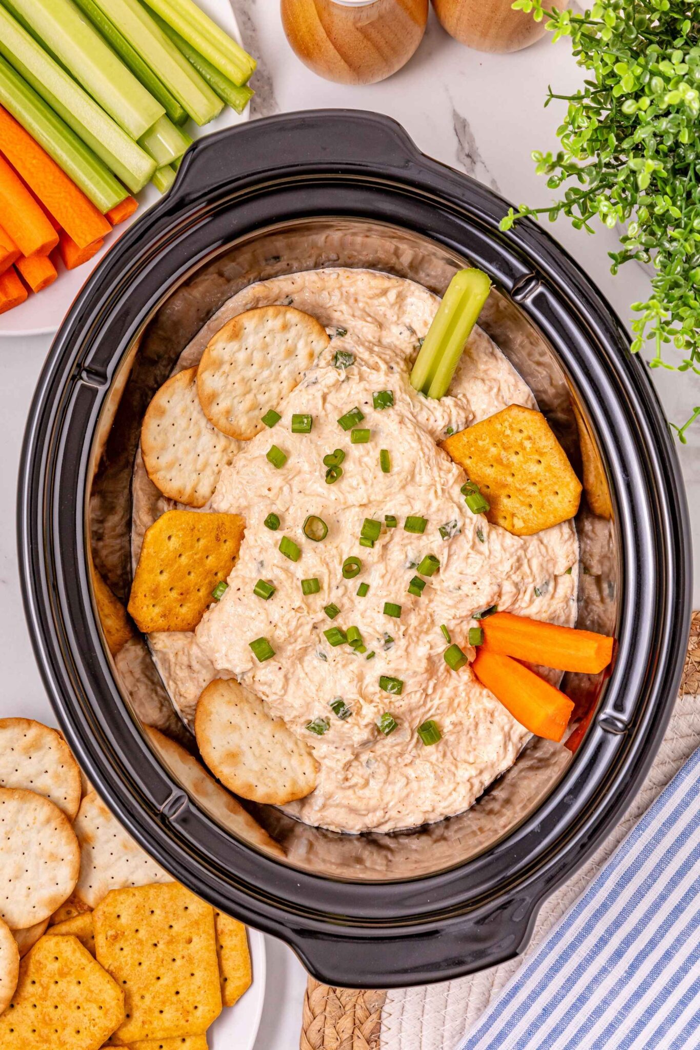 20 Easy Crockpot Party Food Ideas To Feed A Crowd! - Slimming Violet ...